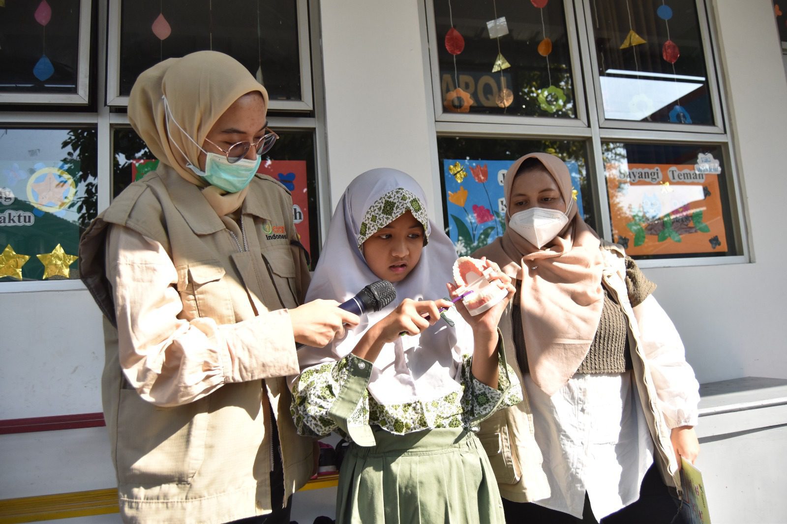 Edukasi Sikat Gigi Program Doctor Goes to School Bersama Siswa SD ...
